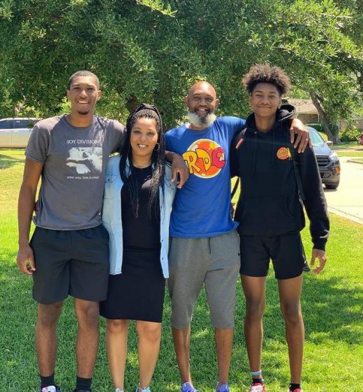 Who is Armoni Brooks? Age, Brother, Family, Salary, High school, Uncle ...