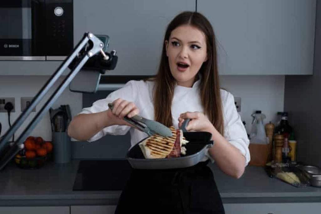 Poppy Cooks Age, Birthday, Family, Net worth, Wiki, Bio, Height ...